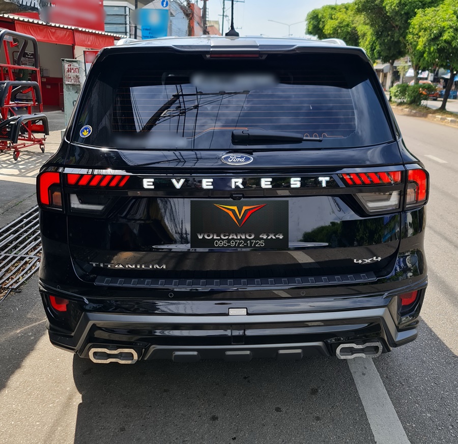 Ford Everest next gen 2022-2024 คิ้วท้ายมีไฟ ตัวหนังสือ everest มีไฟ ...