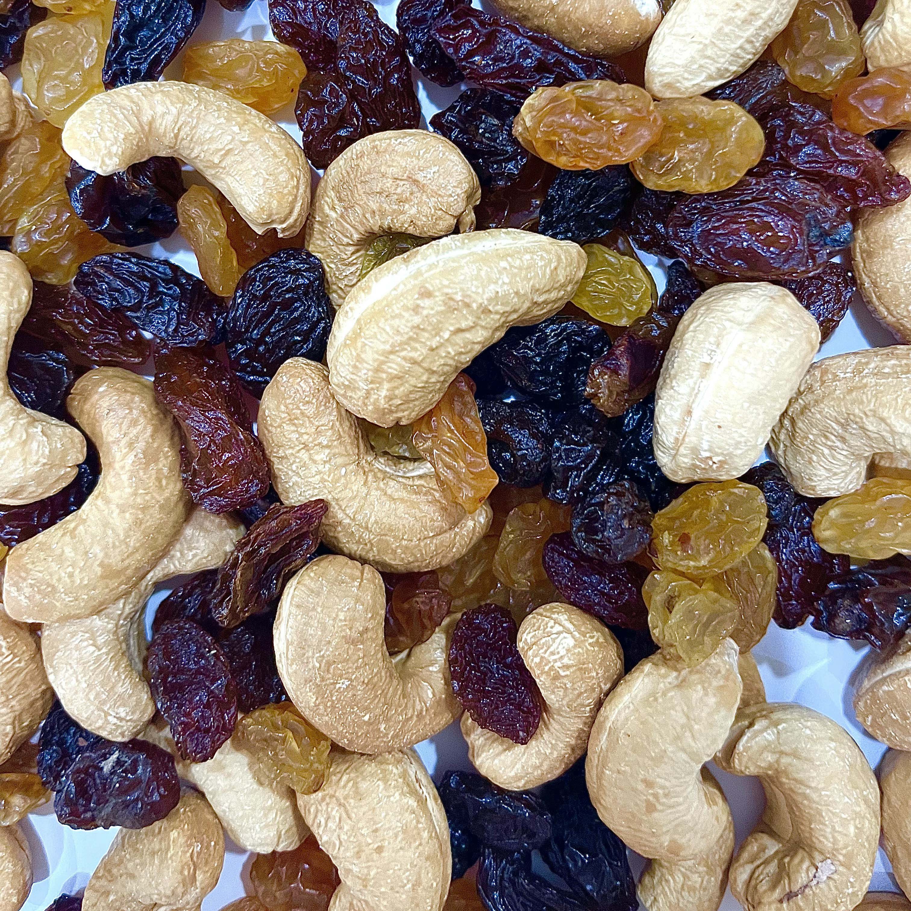 KUBKAM SNACKS roasted cashews yellow raisins black raisins เม็ดมะม่วง ...