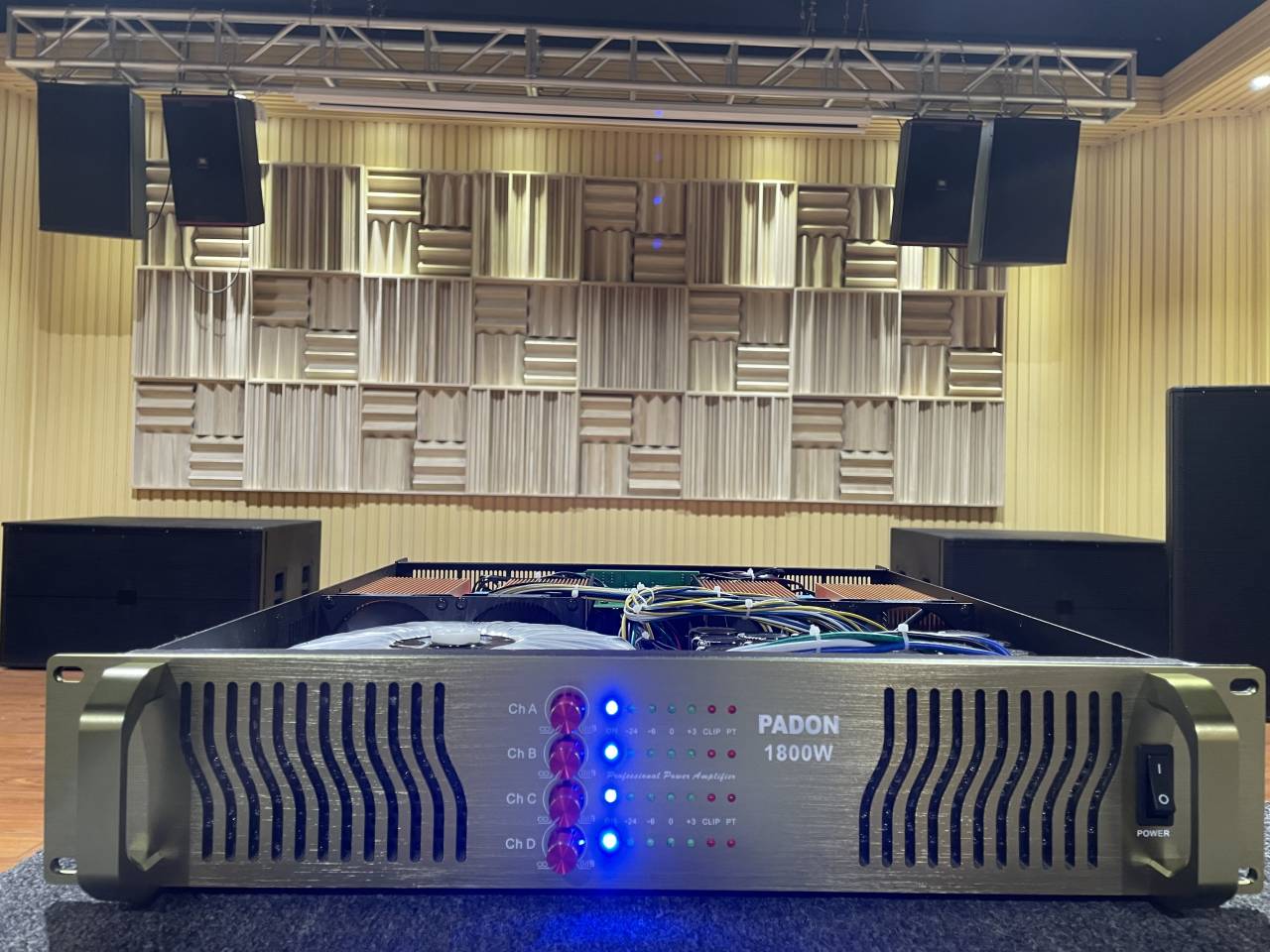 PADON เครื่องขยายเสียงระดับมืออาชีพสี่ช่องซับวูฟเฟอร์ 18 นิ้วเครื่อง ...