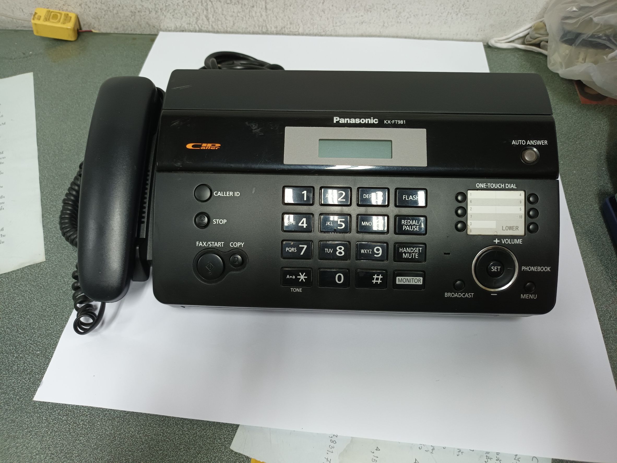 เครื่องโทรสาร กระดาษม้วนความร้อน (แบบฉีก) ยี่ห้อ Panasonic รุ่น KX ...