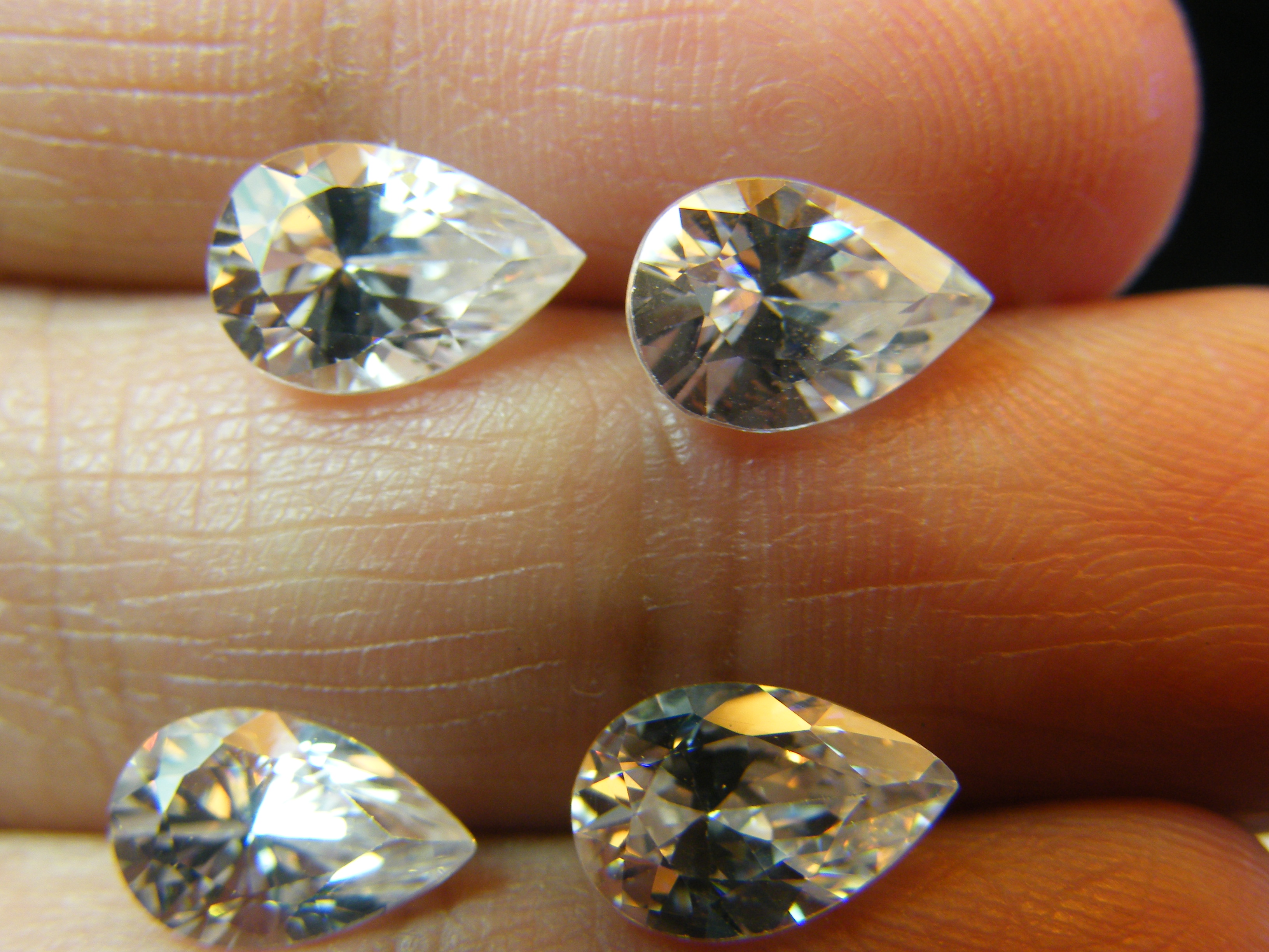 4 PCS เพชรรัสเซีย CUBIC ZIRCONIA สีขาว WHITE รูป PEAR 5x4 MM GEMSTONE ...