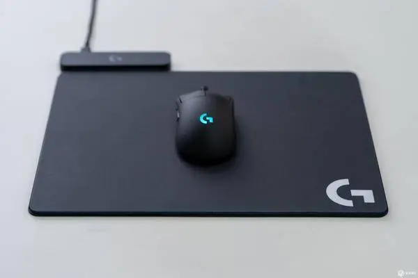 Logitech Game Mouse Pad POWERPLAY Wireless Charging Mouse Pad Black ...