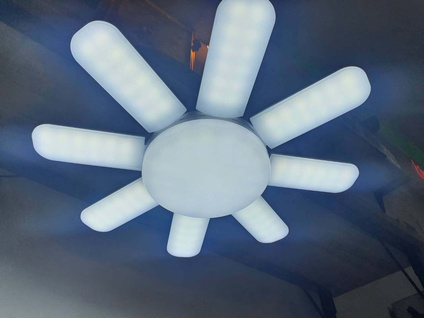 MRP 460w LED แสงขาว หลอดไฟรูปทรงใบพัด 8แฉก ไฟดอกไม้ 8แฉก ไฟ 81 ไฟ 8 ขา ...
