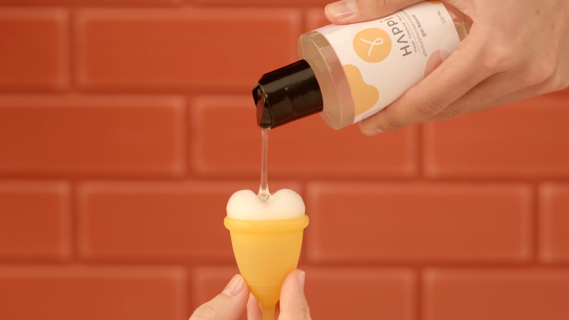 สบู่ล้างถ้วยอนามัยและจุดซ่อนเร้น สูตรสวีทเดซี่ - Happi Feminine Wash ...