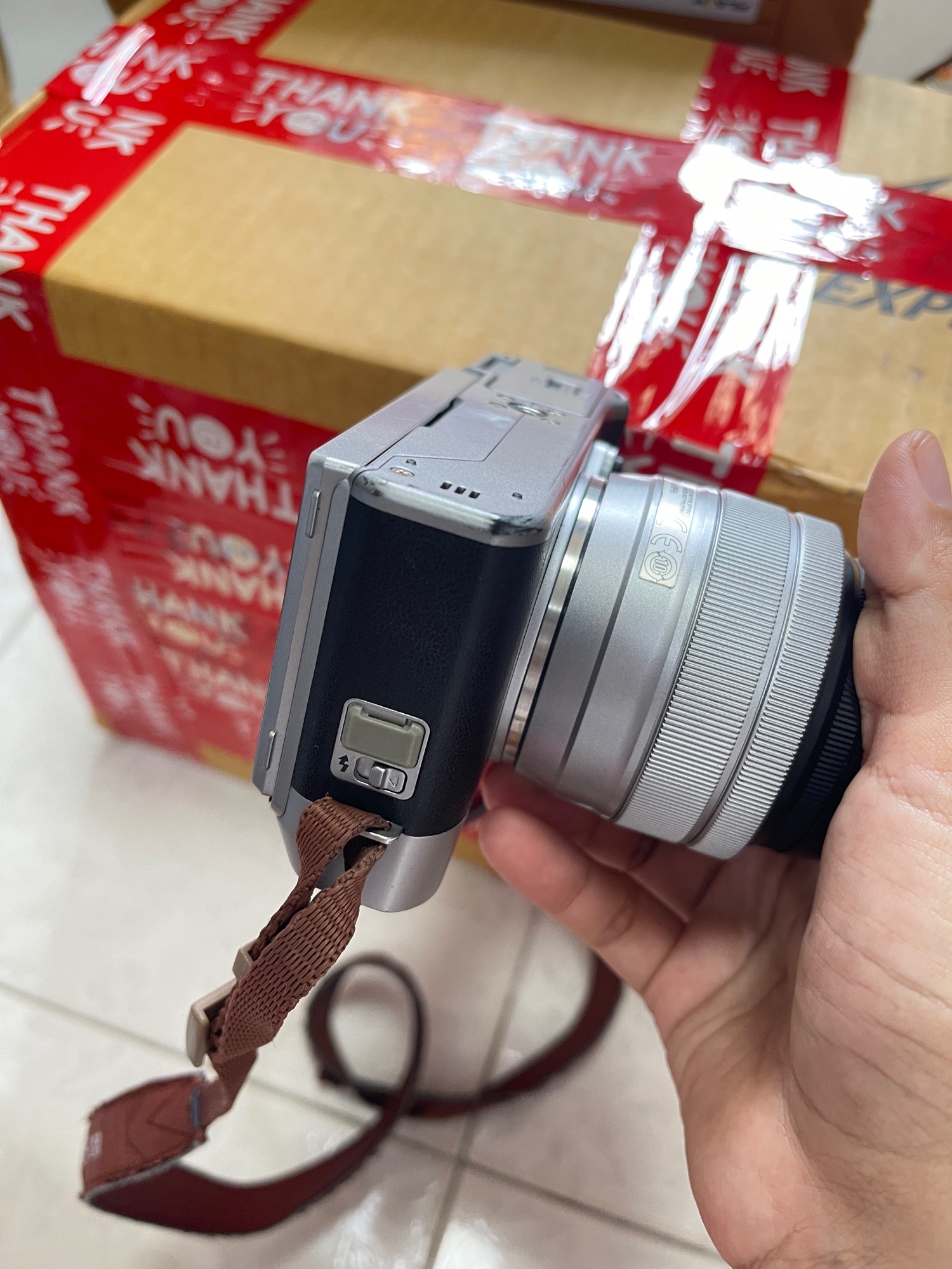 Fuji xa5 สีดำ พร้อมเลนส์คิต15-45mm มีอุปกรณ์ของแถมครบ สภาพโดยรวมยังสวยๆๆการใช้งานดีปกติ หน้าจอ ...