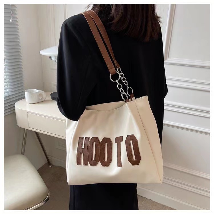 กระเป๋าคล้องแขนงานหนังhootoผู้หญิงสายโช่ - จรรยานี - ThaiPick