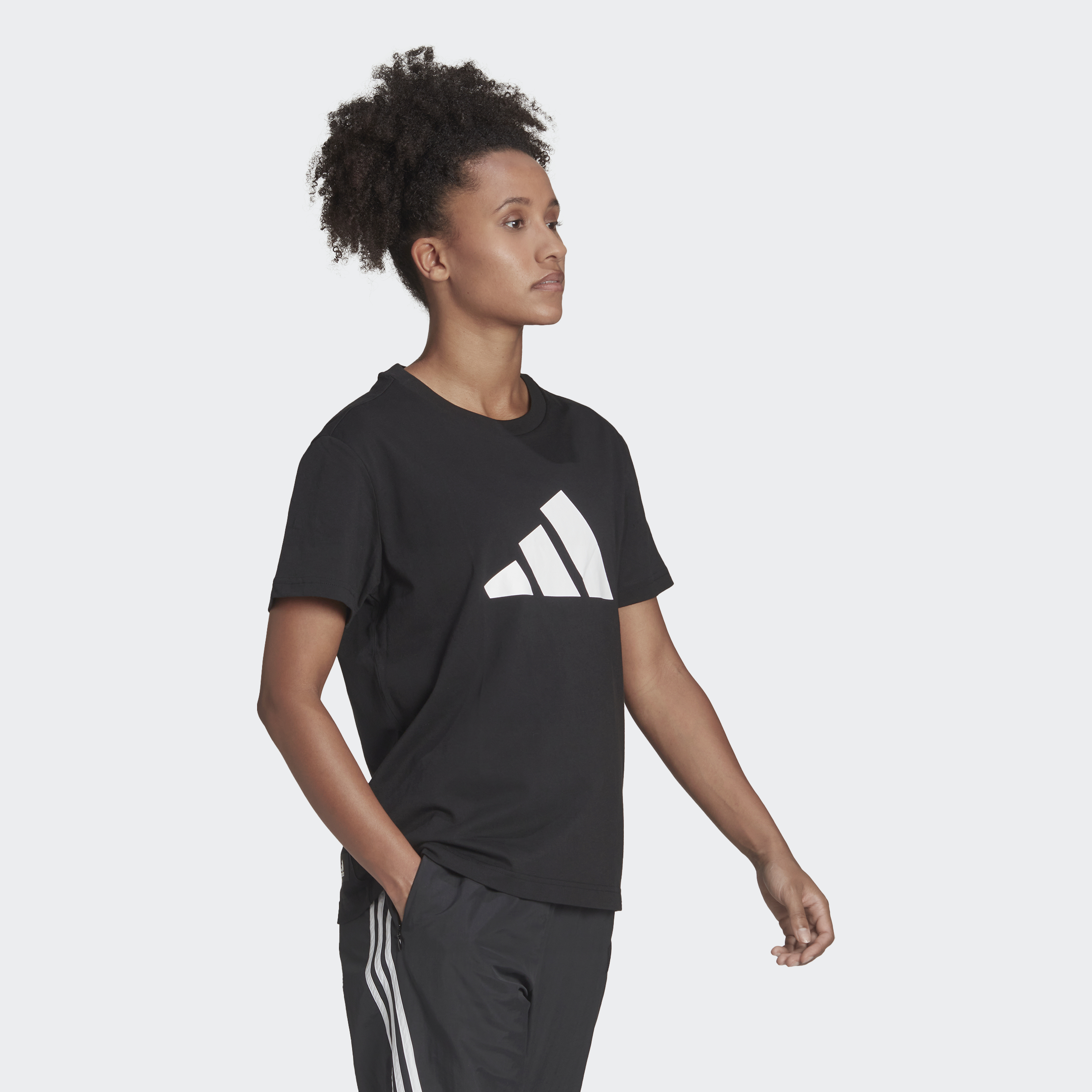 adidas ไลฟ์สไตล์ เสื้อยืด adidas Sportswear Future Icons ผู้หญิง สีดำ ...