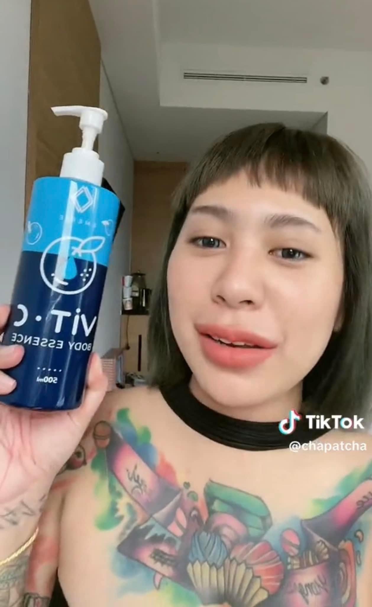 โลชั่นวิตซีพัชชา ตัวดัง EMERIE Vit C Body Essence โลชั่นตัวดังจากในติ๊ก ...