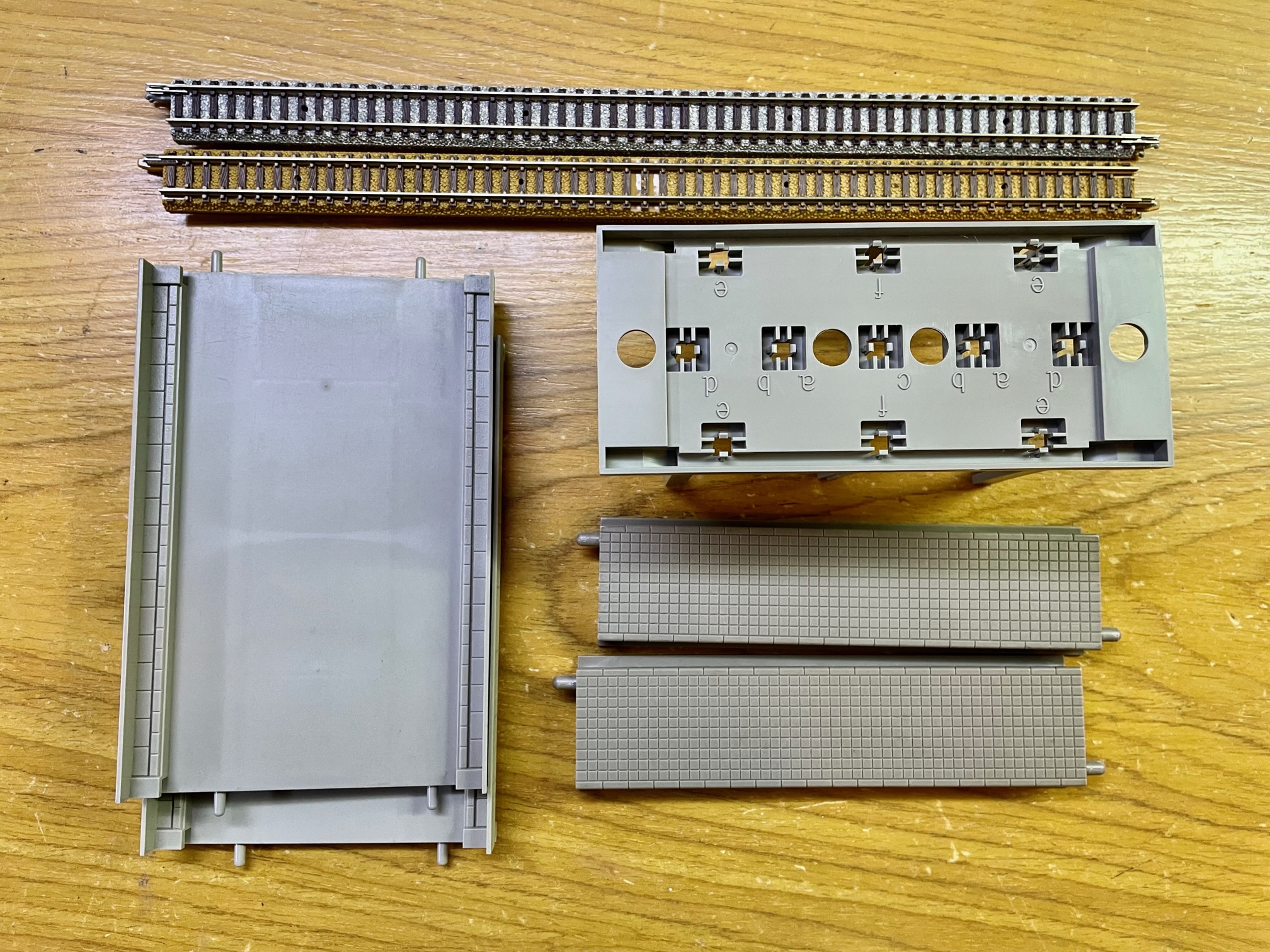 N Scale Tomix Overhead Station Bridge layout as new. See Description ...