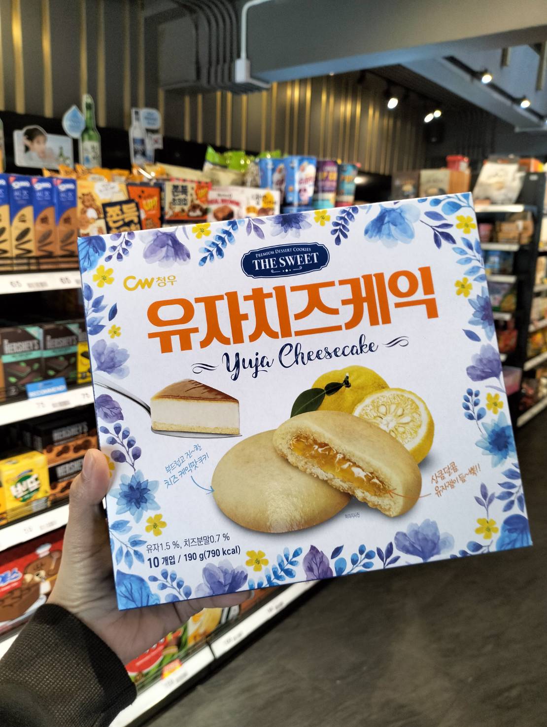 CW Yuja Cheesecake 5P ซีดับเบิ้ลยูคุ้กกี้รสชีสเค้กสอดไส้แยมส้ม 95 กรัม ...