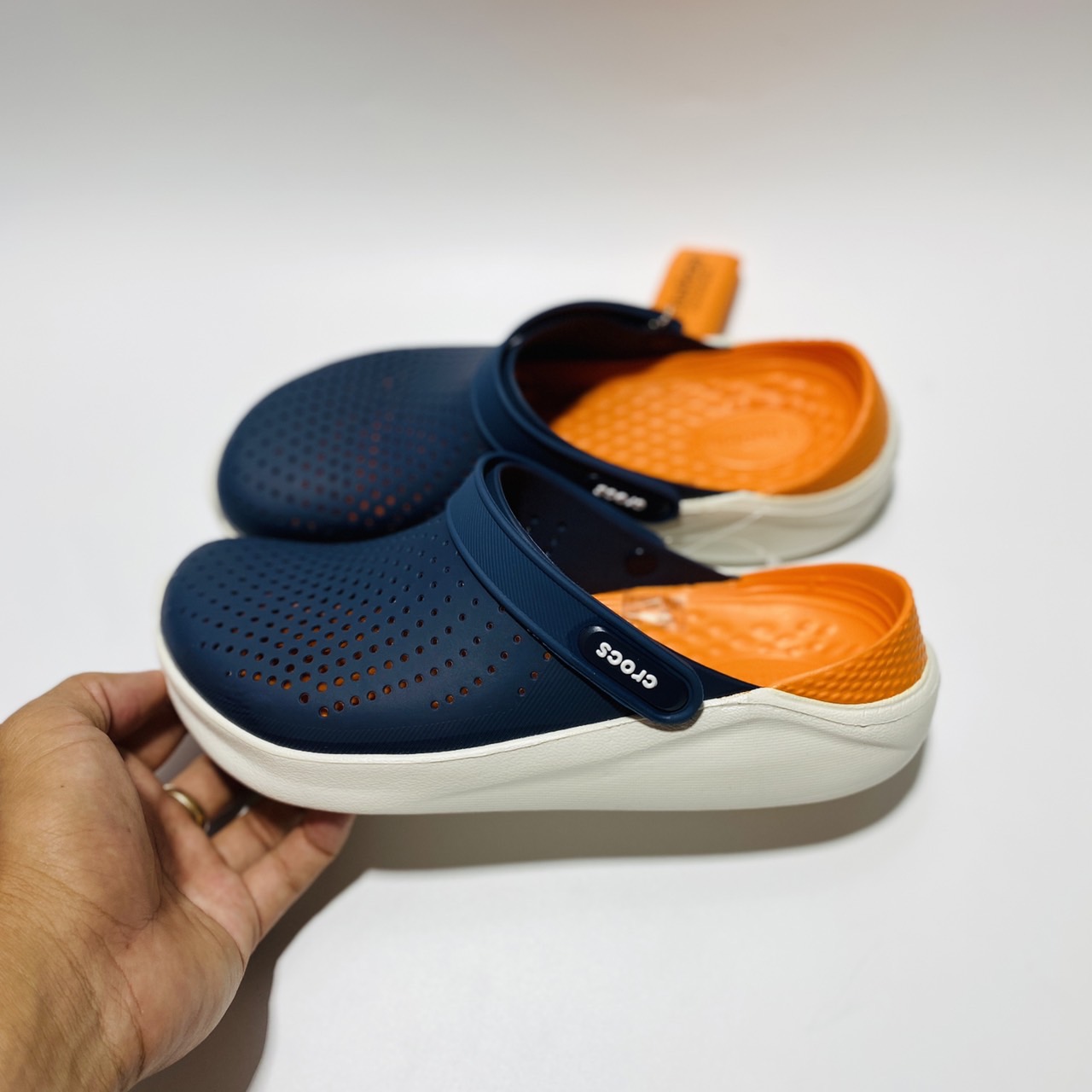 Crocs Liteรองเท้าแตะ Crocs Lite CROCS รุ่นข้างบนเป็นหนัง รองเท้าลำลอง ...