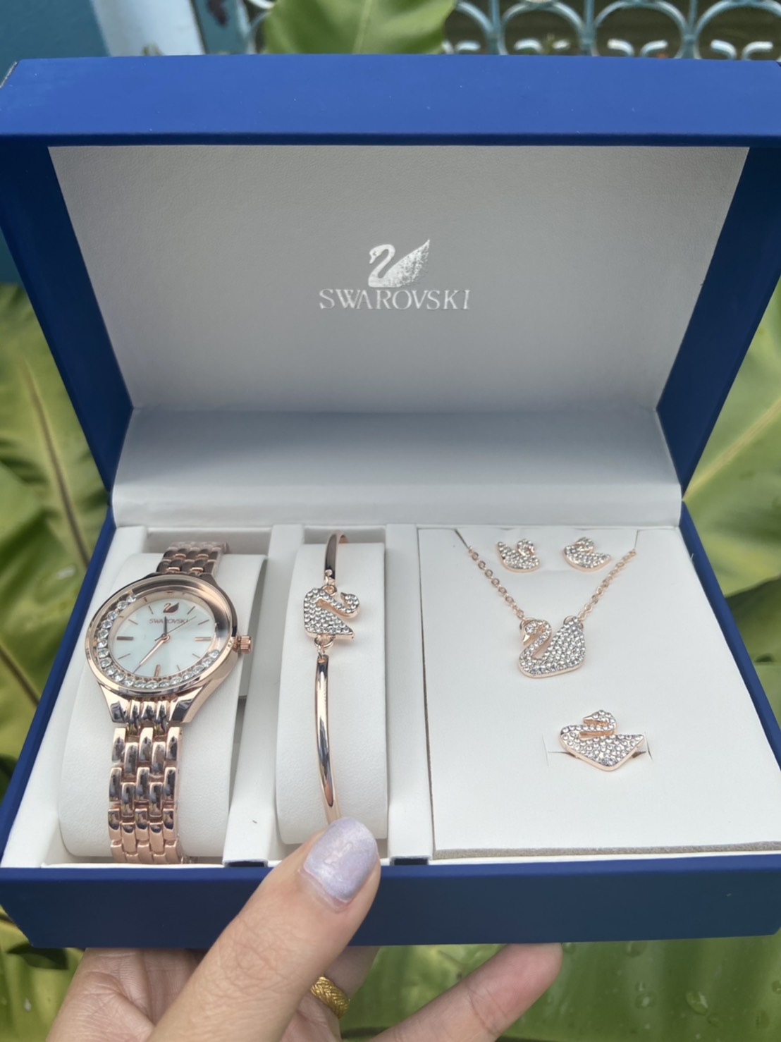 Swarovski watch necklace bracelet ring earrings five-piece set น่าปัด ...