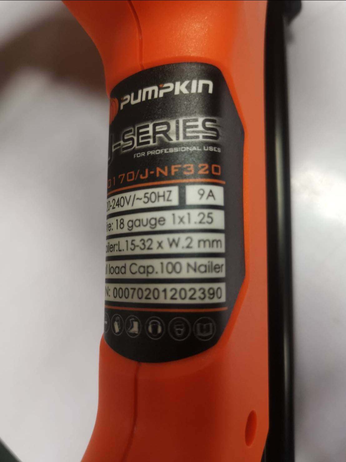 ปืนยิงตะปูไฟฟ้า ยิงไม้ กำลัง 2000วัตต์ ใช้ได้กับลูกตะปูชนิด หัว F ได้ตั้งแต่ 10F - 32F PUMPKIN ...