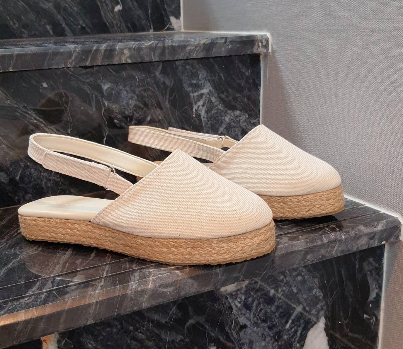 KK88-217 รองเท้าลำลองสวมแคนวาสสีครีม สายรัดส้นปรับได้ - fashion_by ...