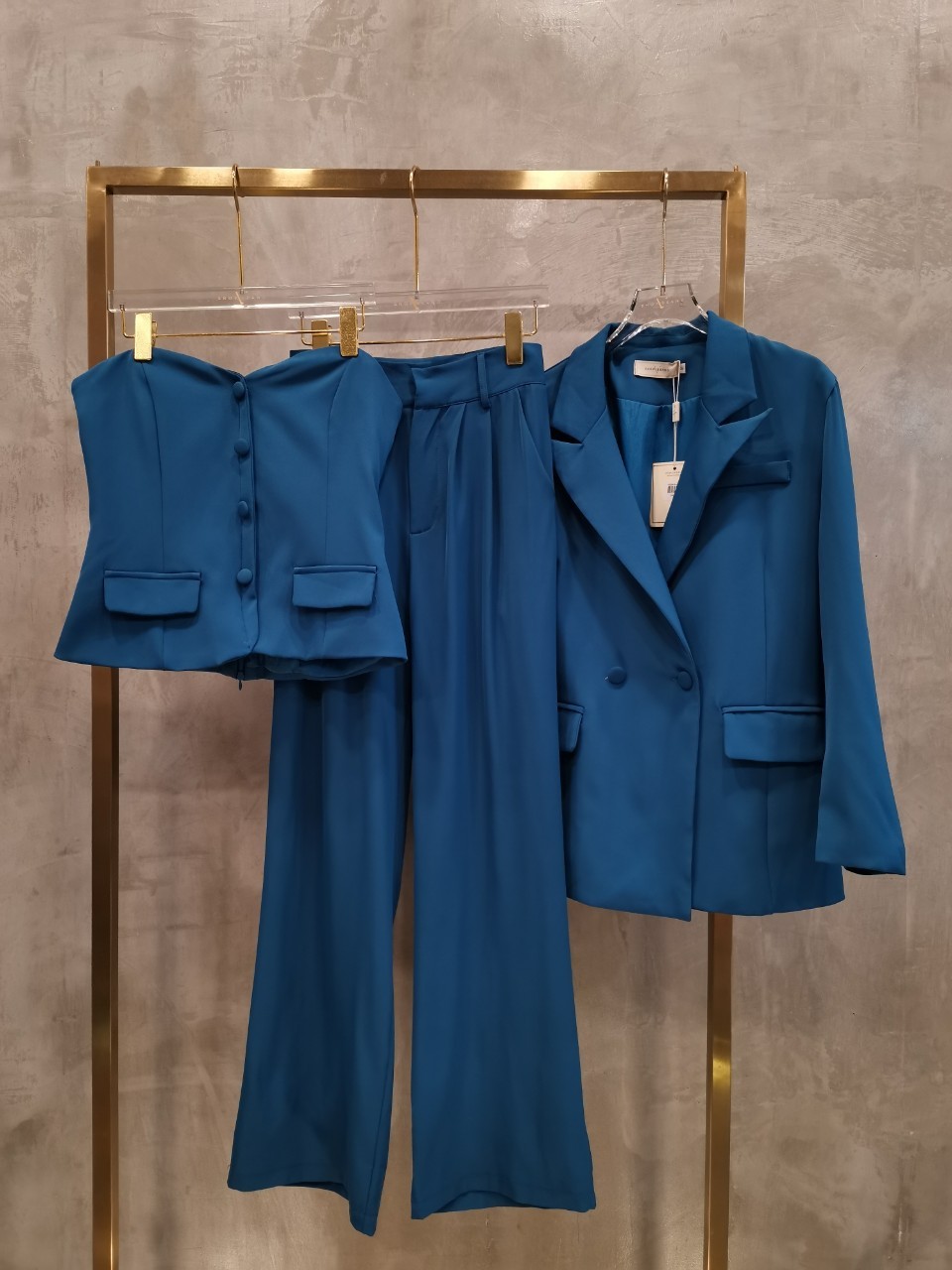 VShop Set balzer+Strapless เซตเบลเซอร์ทรง oversize ผ้าสูทเนื้อดีมากๆค่ะ ...