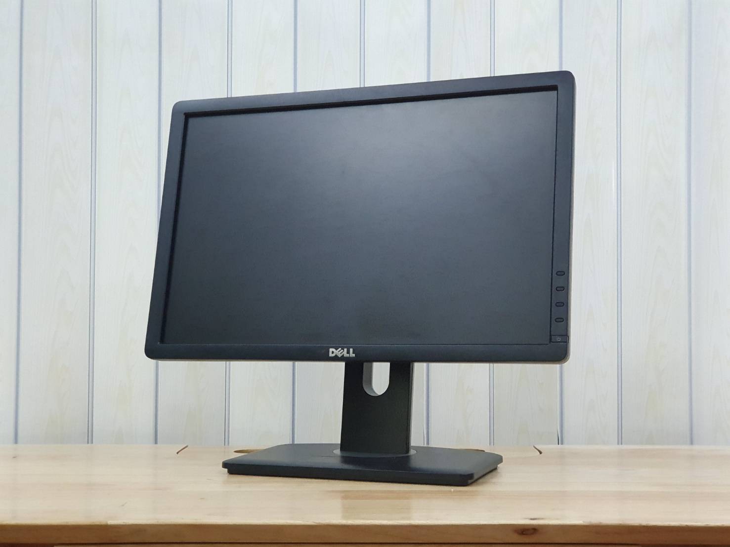 หน้าจอ Dell P1913b Second hand ภาพสวย สามารถปรับระดับ สูง-ต่ำได้ แถมฟรี ...