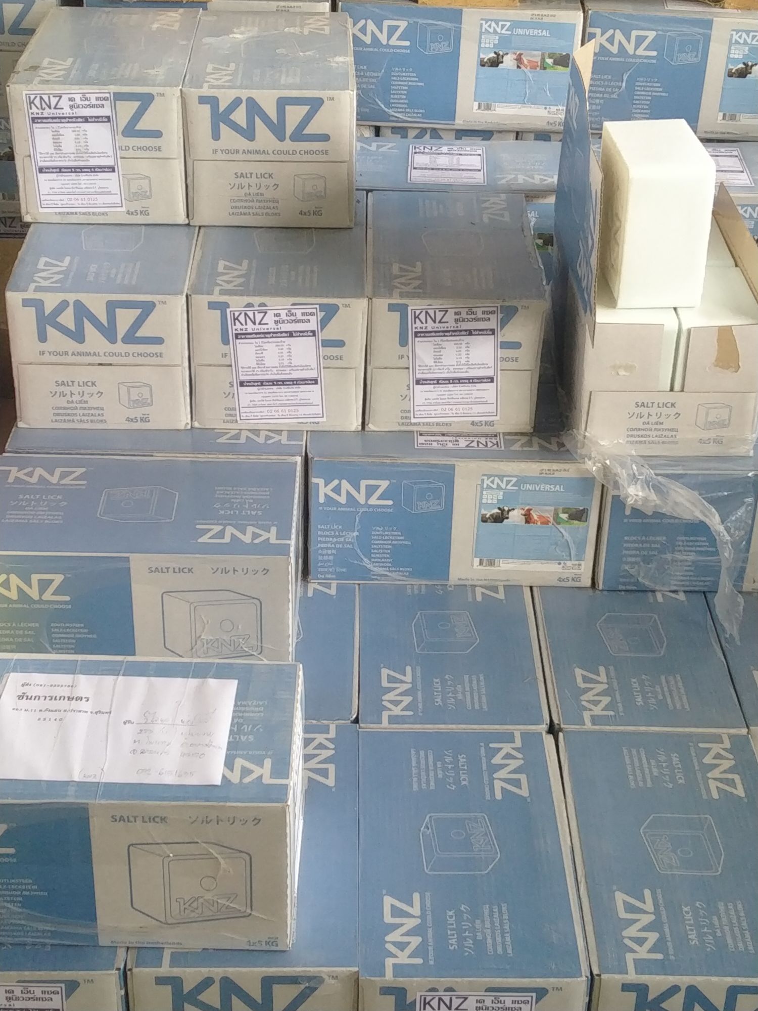 เกลือแร่ธาตุ KNZ สำหรับบำรุงวัว ควาย แพะ แกะ ม้า บรรจุ 4 ก้อน(ก้อนละ5 ...