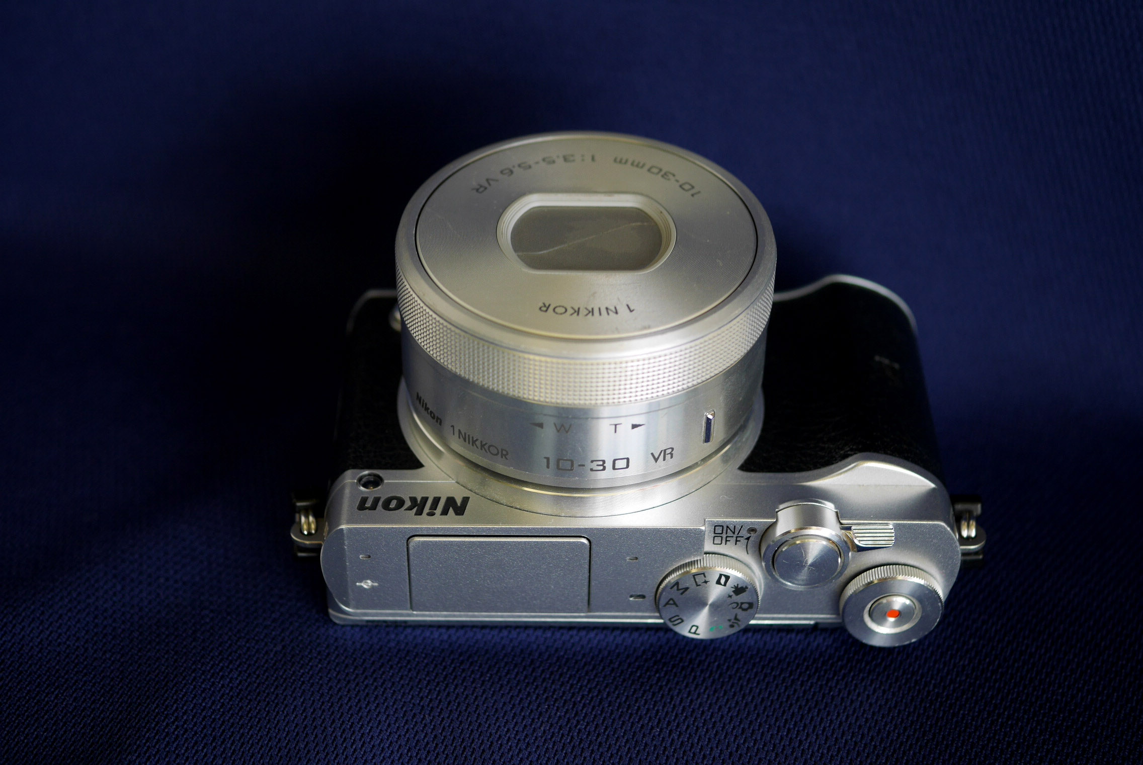 Nikon 1 J5 Digital Wi-Fi NFC Camera Black Silver Kit with 10-30mm VR ...