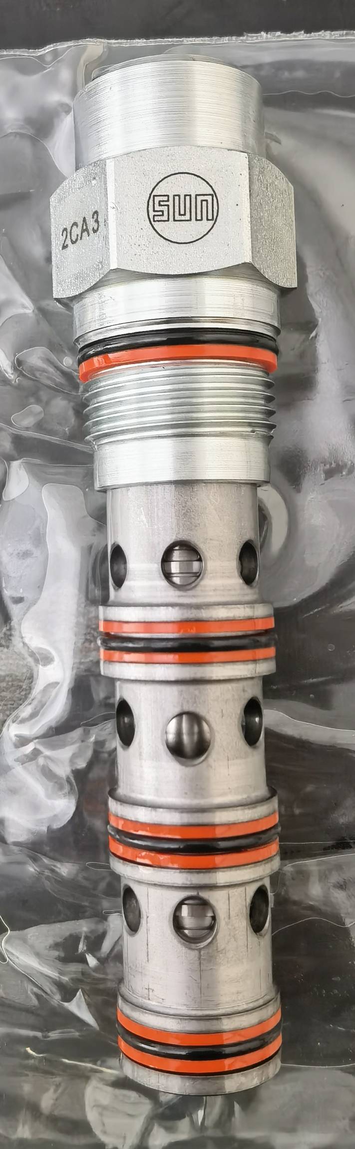 SUN Low side, 3-position, hot oil shuttle valve Capacity: 20 gpm ...