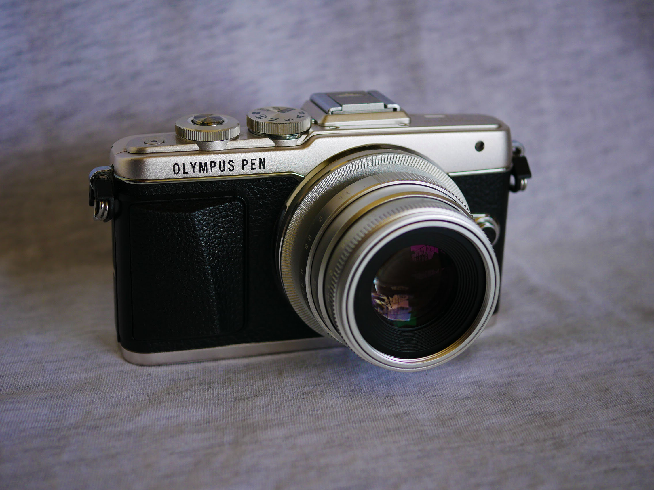 Olympus Pen E-PL7 Mirrorless Digital Camera Black Silver with Silver 35mm F1.6 MF Lens EPL7 EP ...