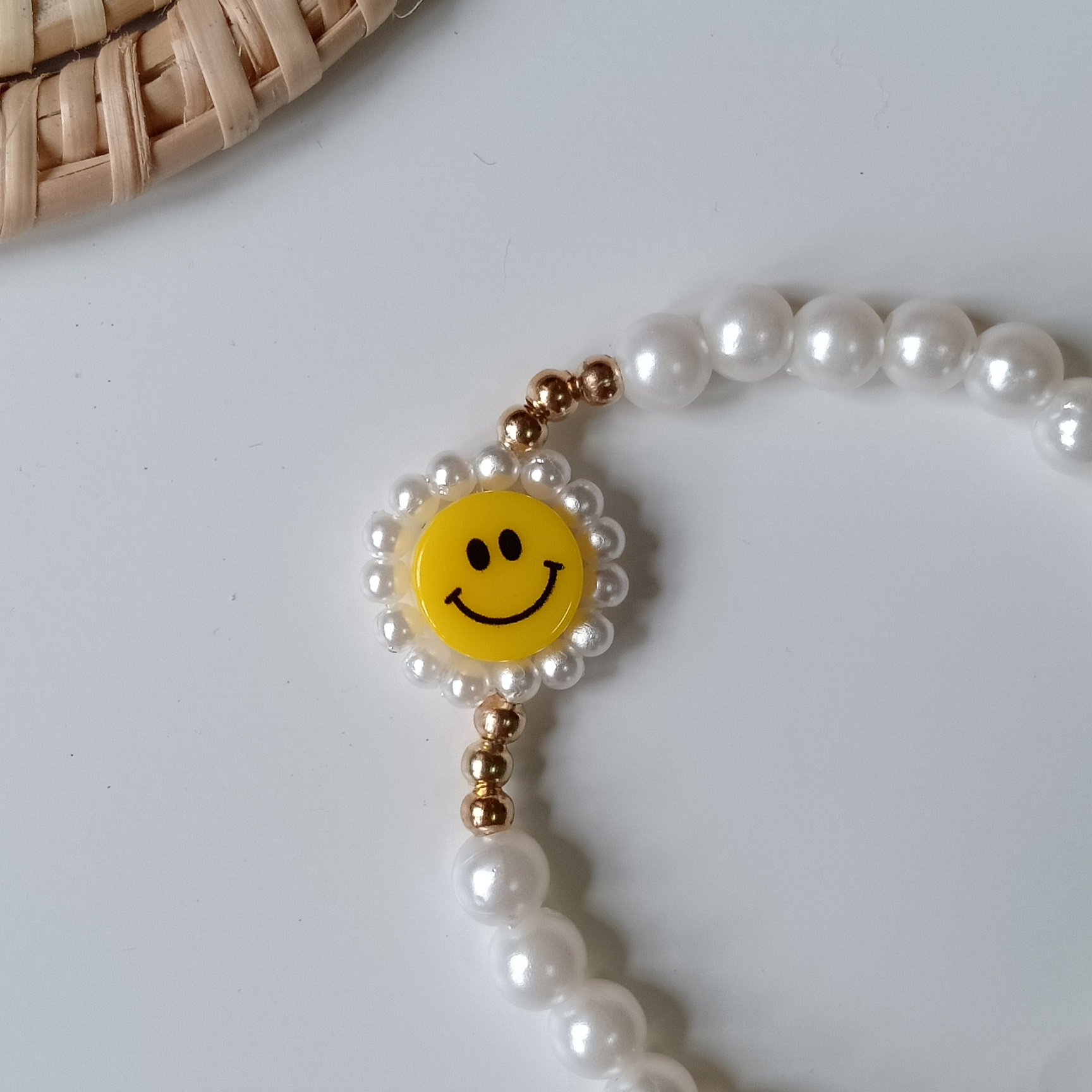 กำไลลูกปัดมุกหน้ายิ้ม smiley V.4 เอ็นยืด | Lazada.co.th