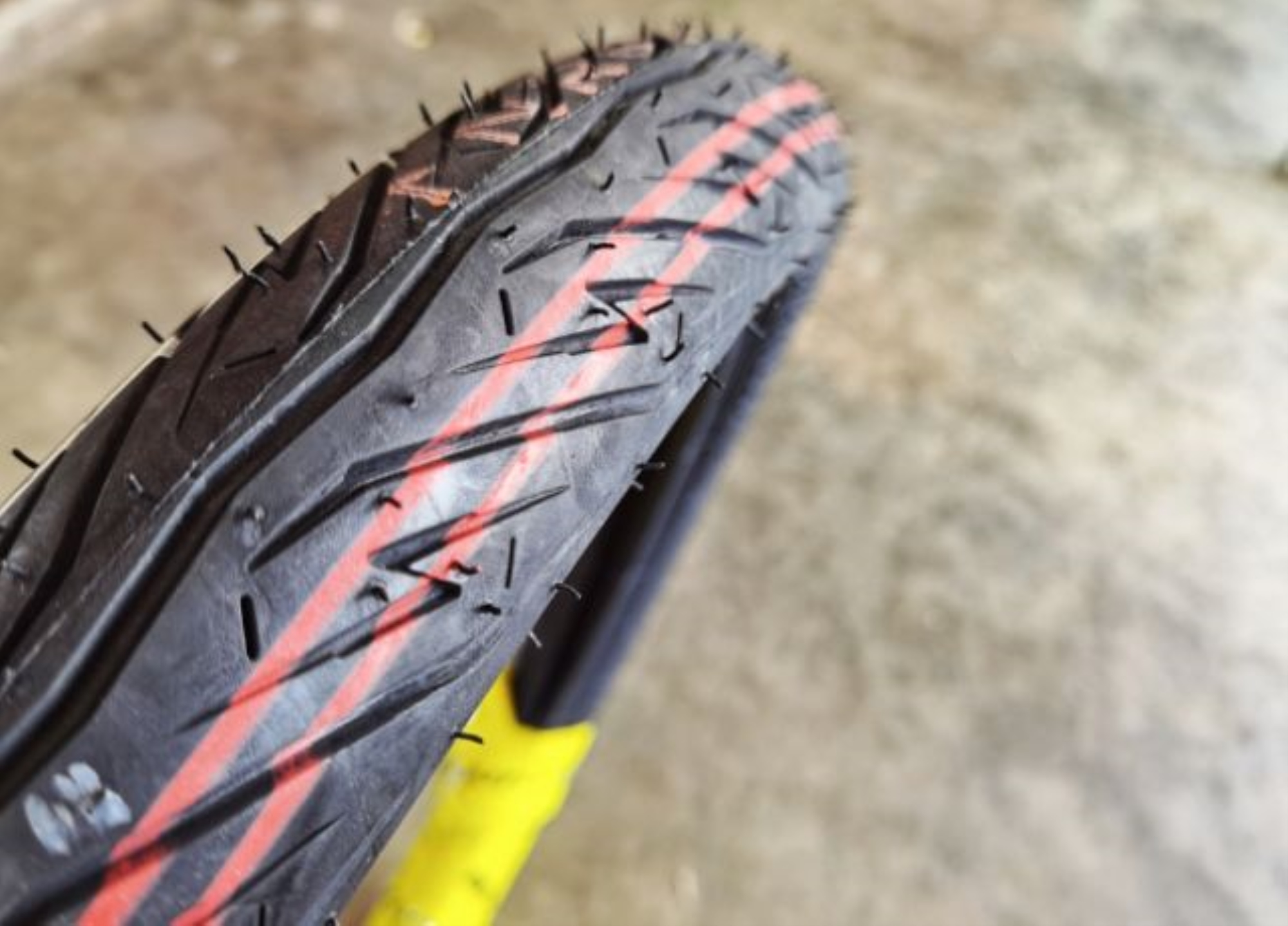 IRC ยางนอก มอเตอร์ไซค์ ลาย Sandah Z หรือ ลาย สายฟ้า ยอดฮิต - GaWnjZ27 ...