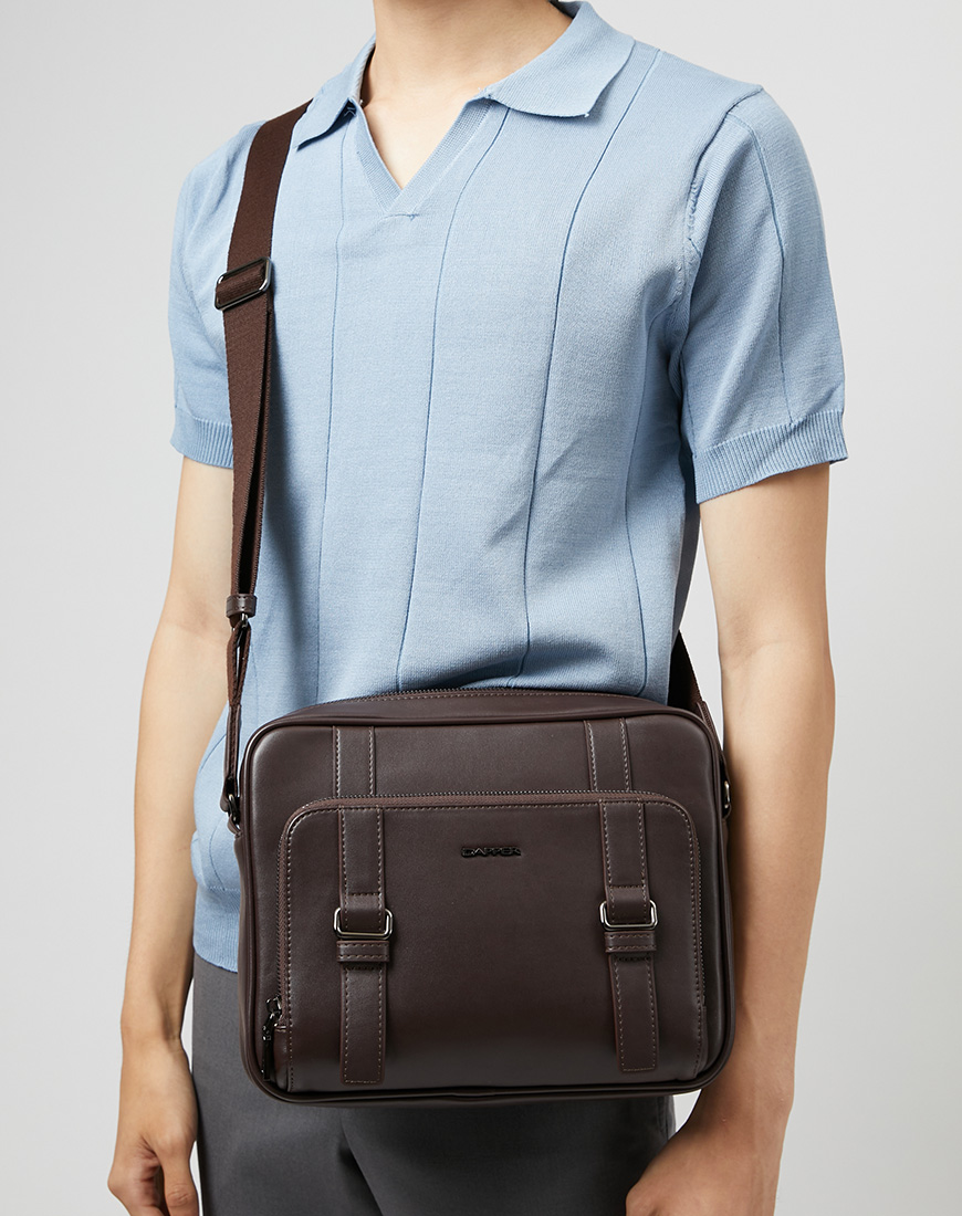 DAPPER กระเป๋าสะพายข้าง Double Buckle Crossbody Bag สีน้ำตาล - DAPPER - ThaiPick