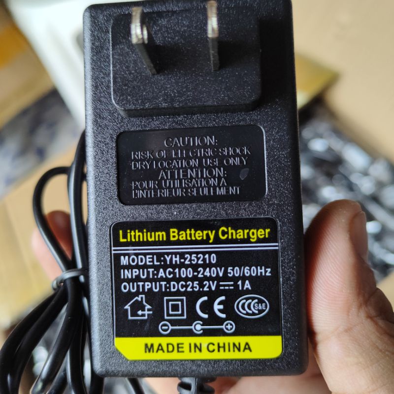 ชาร์จแบตเตอรี่ลิเธียม Li-ion Battery Charger 12.6 v 2a 14.6v 2a 16.8v 2a 21.6v 2a 25.2v ...