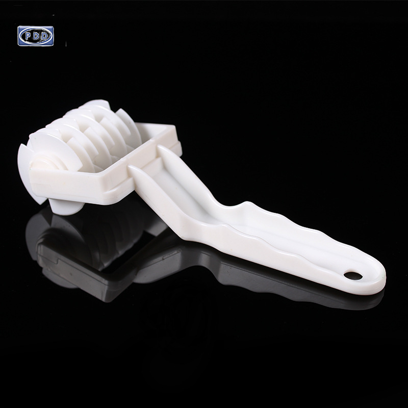 PDD Plastic Baking Tools Wheel Cutter Hob Biscuits Pizza Pie Cake Tool ...
