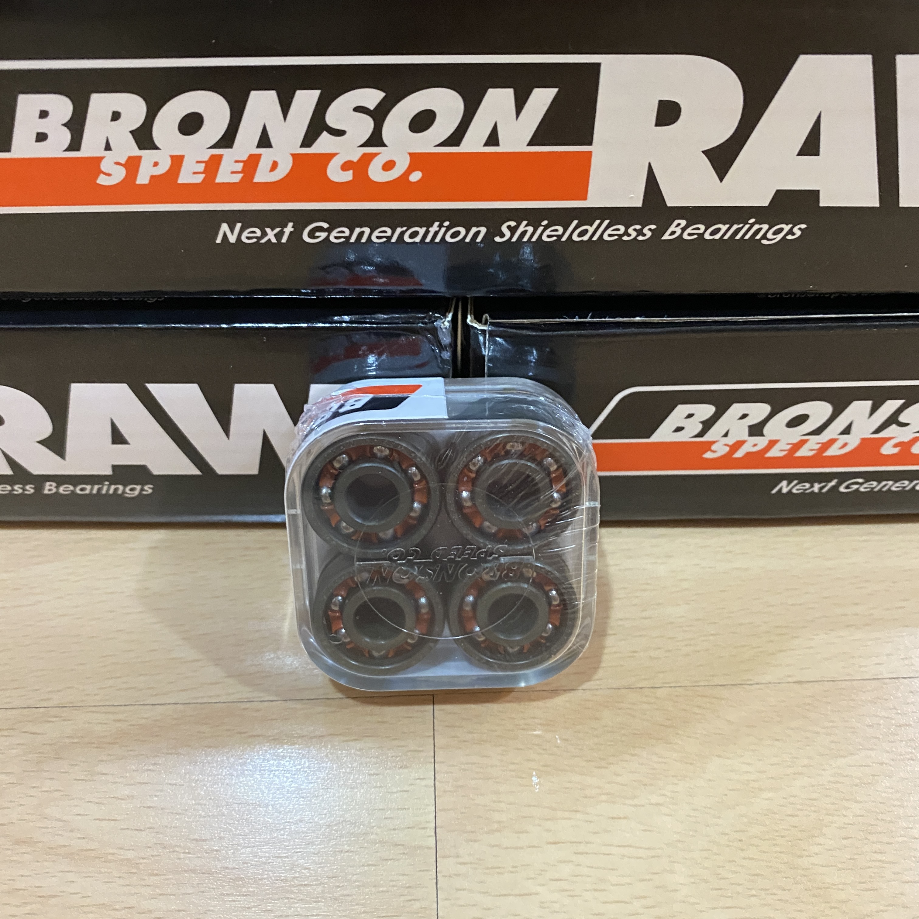 Bronson Speed Co. RAW Bearings ลูกปืนสำหรับล้อเสก็ตบอร์ดและเซิร์ฟเสกต 1 ...
