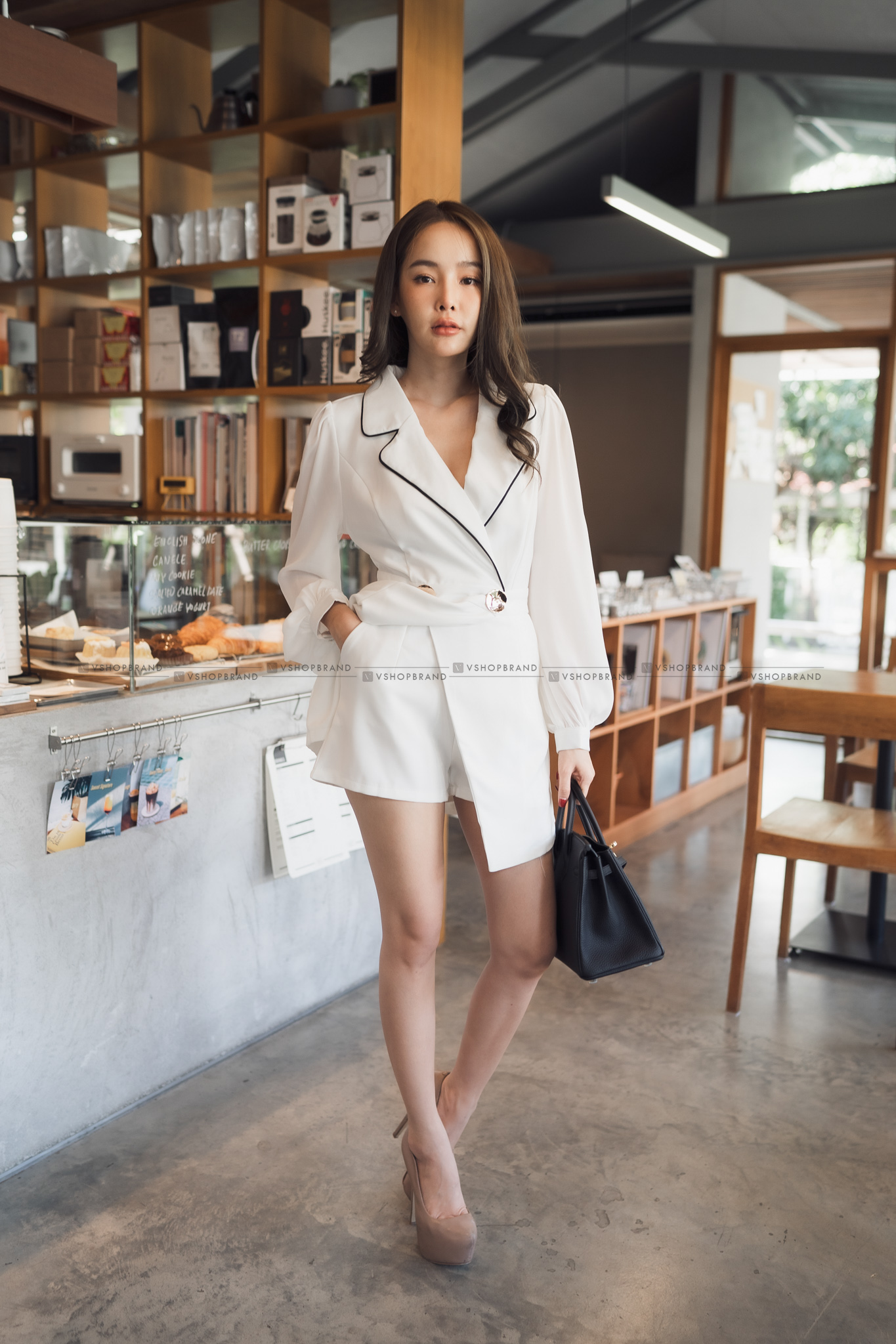 VShop Set เสื้อคลุม+ขาสั้น เดรสตัดเย็บด้วยแขนซีทรูเล่นตัดขอบสี แมทพร้อม ...