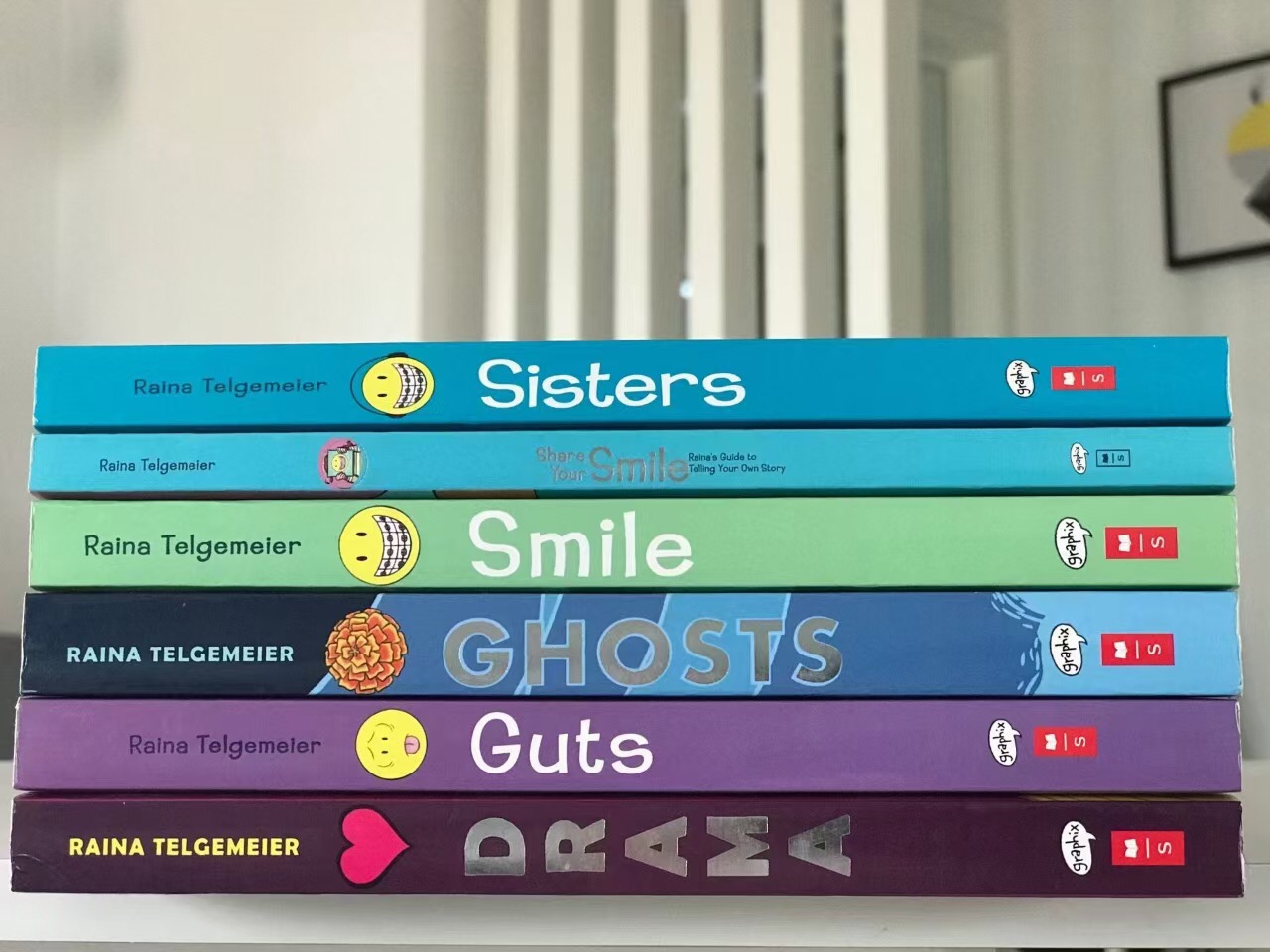 [A book is bit damaged]Raina Telgemeier Full-color comic novel 6 books ...