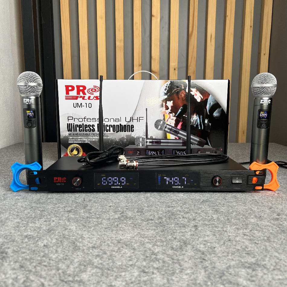 ไมค์ลอยคู่ UHF PRO PLUS UM-10 ความถี่ใหม่ กสทช xปรับความถี่ได้x UM 10 proplus UM10 ไมโครโฟนไร้ ...