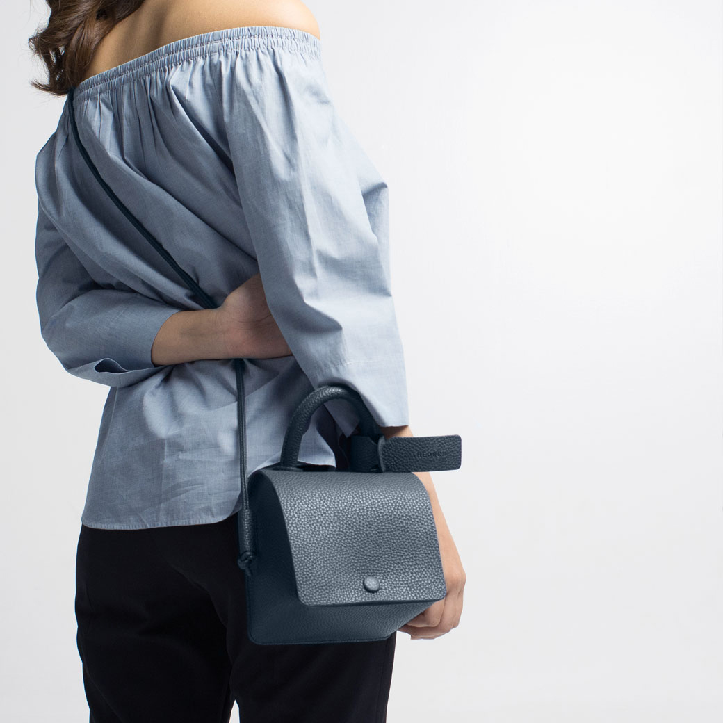 Semi Triangle -กระเป๋าสะพายหนังเทียม สีน้ำเงิน THEOREM | Lazada.co.th