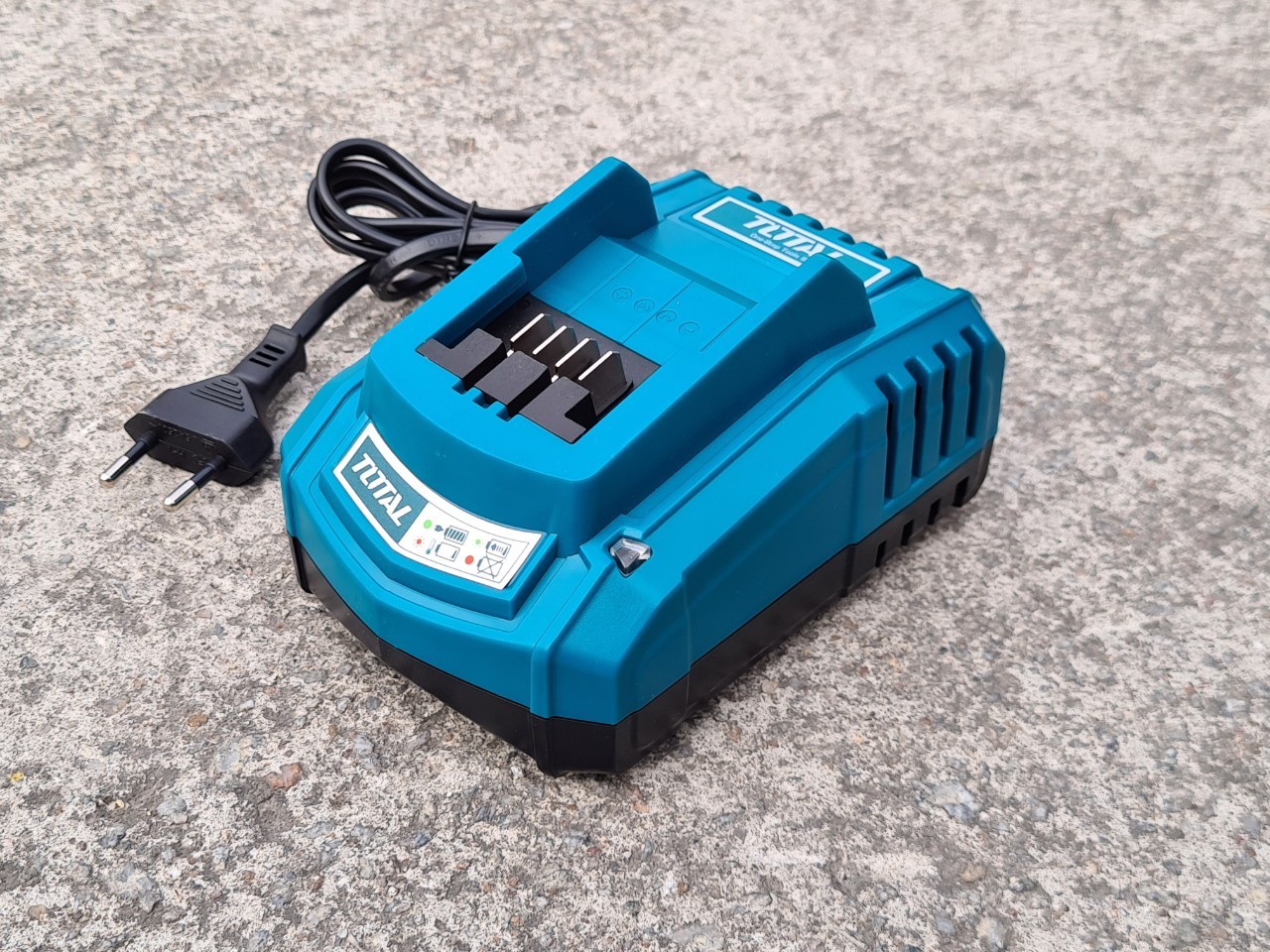 TOTAL แท่นชาร์จ แบตเตอรี่ ลิเธียมไออน 20 V รุ่น TFCLI2001 ส่งฟรีทั่วไทย ...