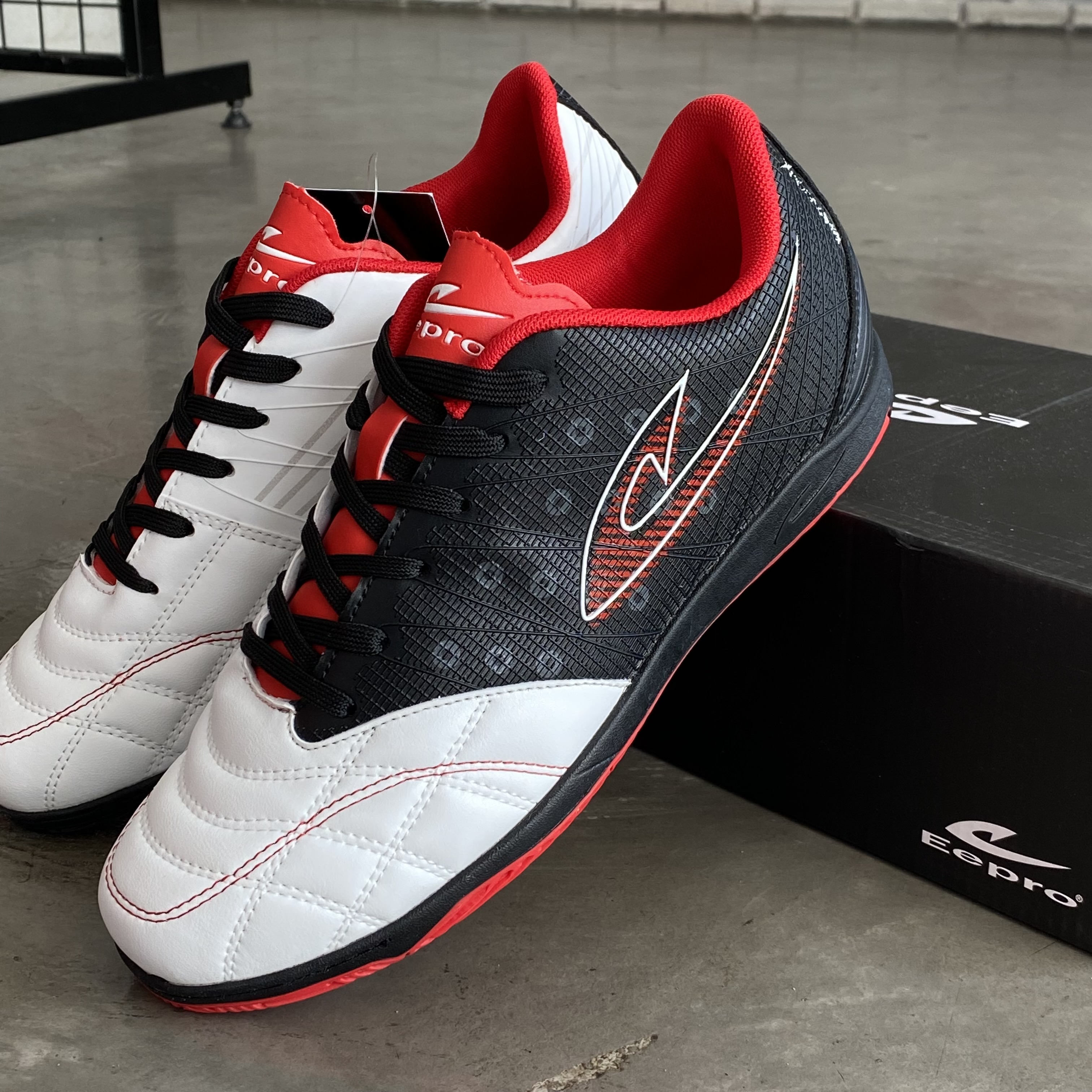 Eepro EF1828 รองเท้าฟุตซอล อีโปร LATOR-X - DDSPORTSHOP - ThaiPick