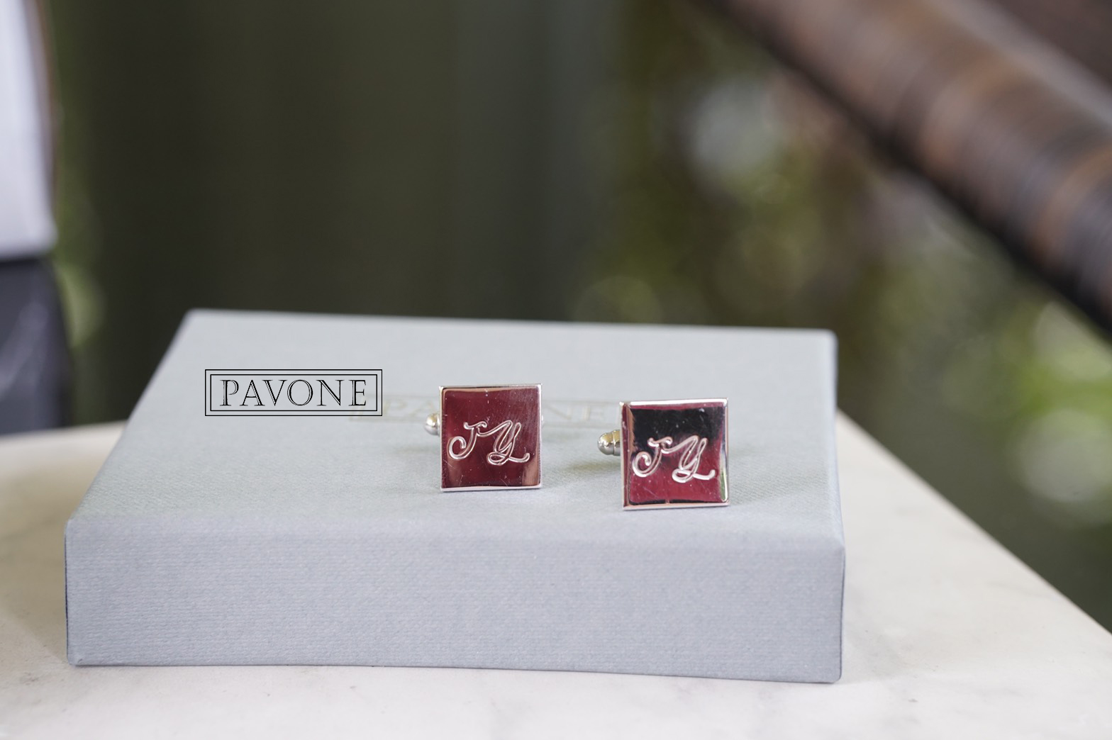 Pavone Jewelry คัฟลิงค์ตัวอักษรชื่อ สี่เหลี่ยมสลักอักษร JY เงินแท้ ขาทำ ...