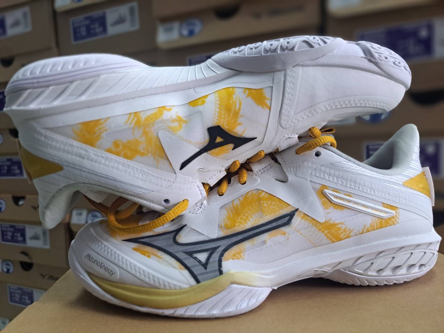 MIZUNO WAVE CLAW NEO 2 GOLD COLOR - JC BADMINTON - ThaiPick