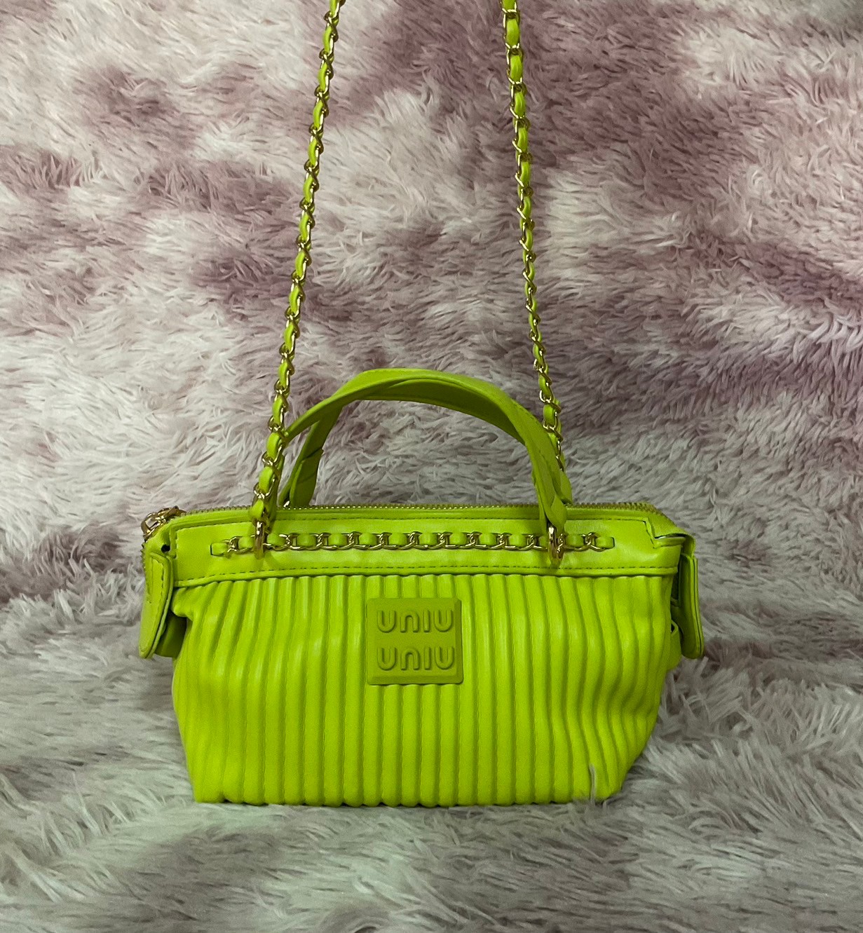 กระเป๋า miu min mini ขนาด : 10*16*11 cm มี 5 สี : ดำ ชมพู ฟ้า ขาว เขียว ...