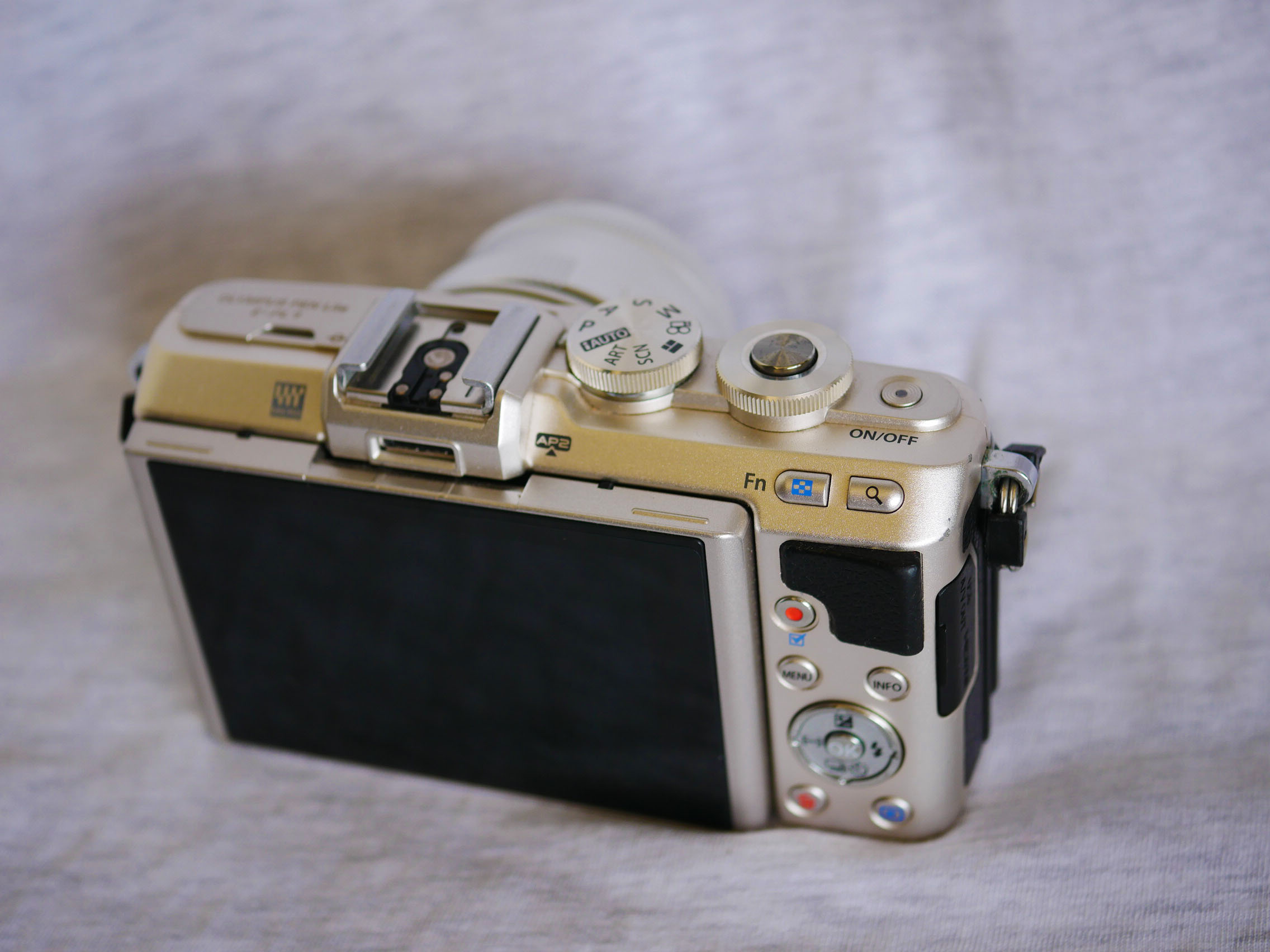 Olympus Pen E-PL7 Mirrorless Digital Camera Black Silver with Silver ...