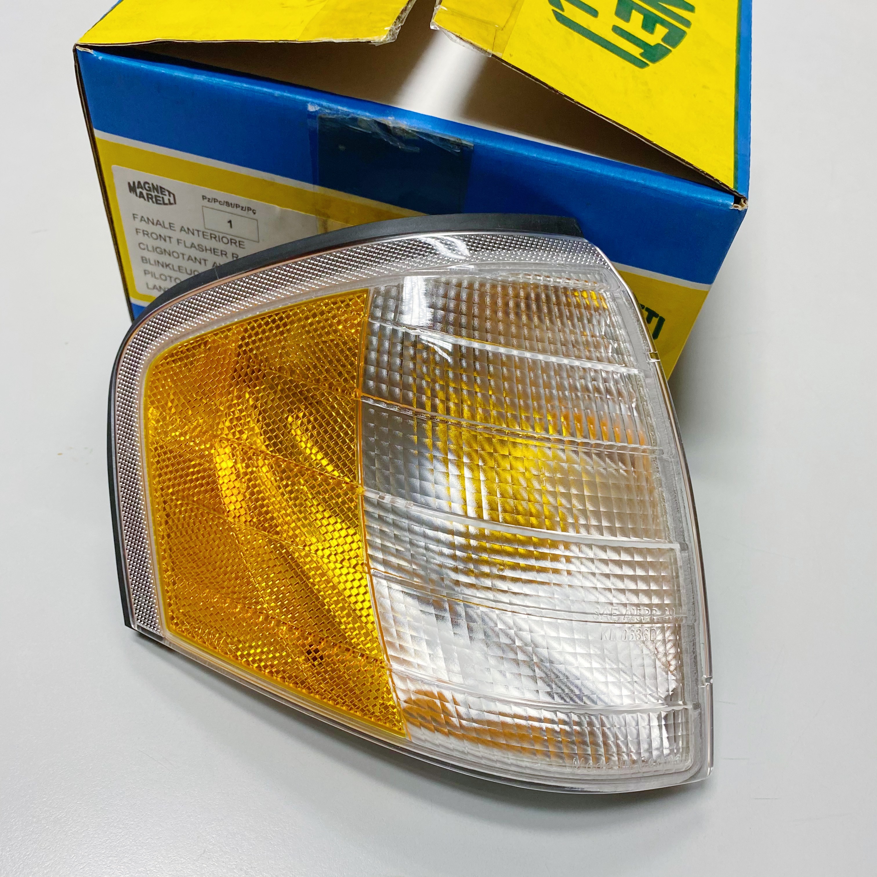 BENZ ไฟเลี้ยว US (ขวา) W202 เบอร์ 202 826 12 43 ยี่ห้อ MAGNETI MARELLI ...