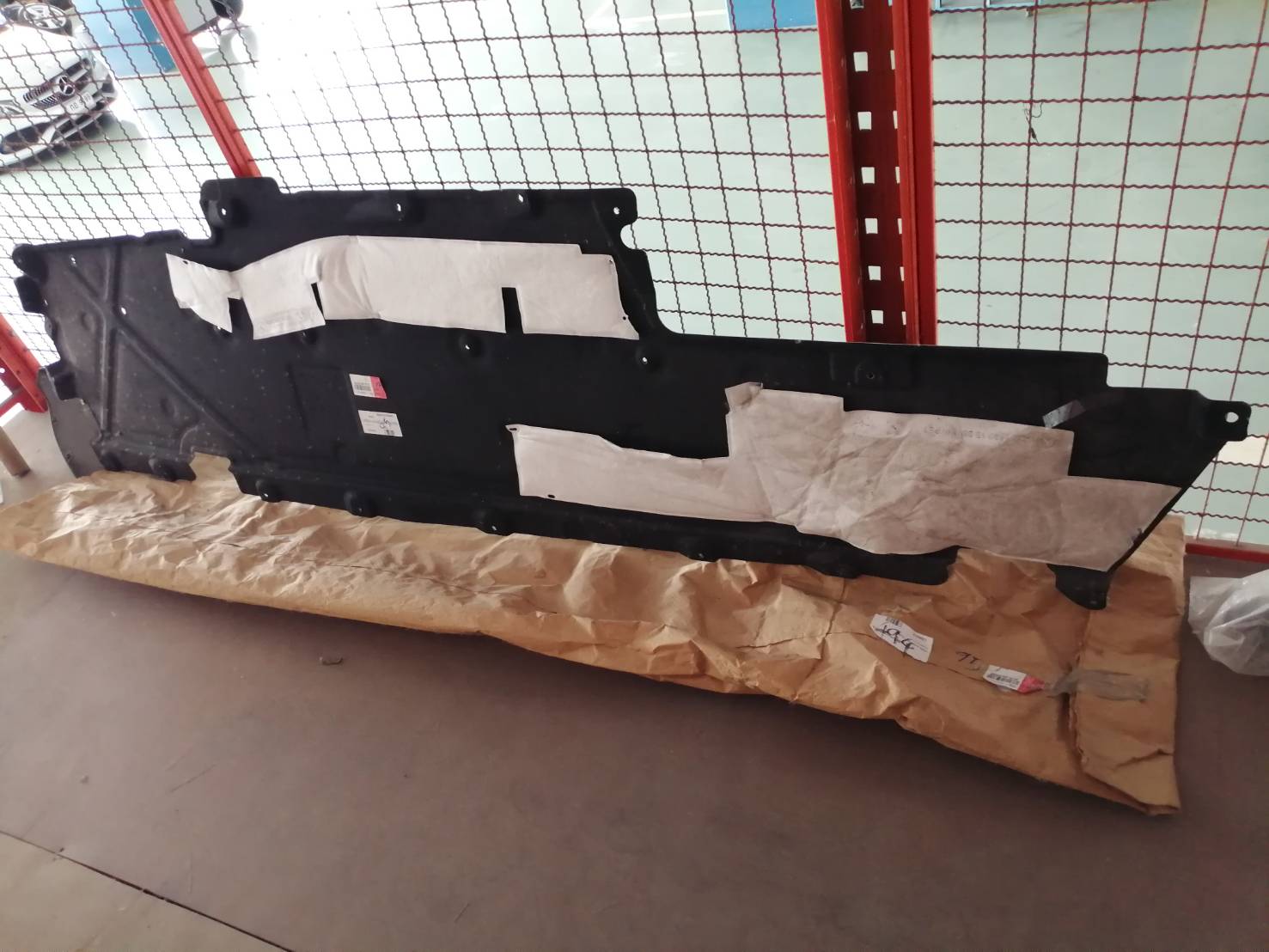 81. A2226807707/แผ่นปิดใต้ท้องรถด้านขวา/S320 S350/ 2018 ของแท้ Mercedes ...