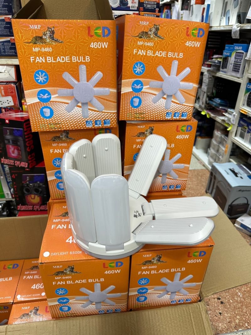 MRP 460w LED แสงขาว หลอดไฟรูปทรงใบพัด 8แฉก ไฟดอกไม้ 8แฉก ไฟ 81 ไฟ 8 ขา ...