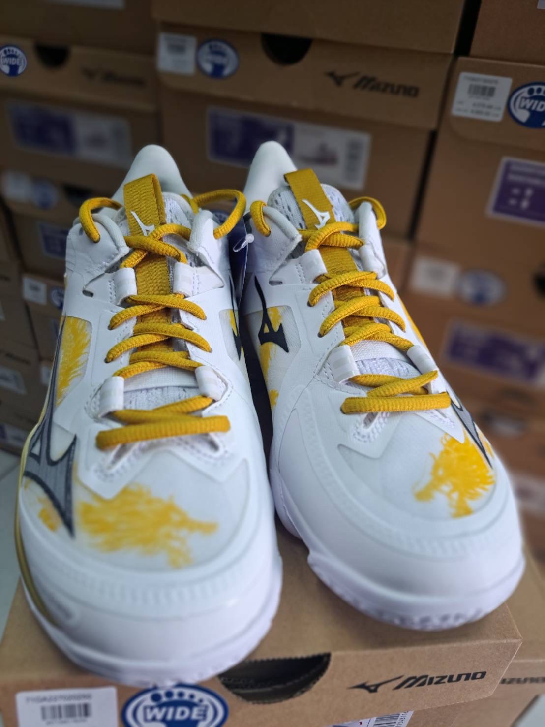 MIZUNO WAVE CLAW NEO 2 GOLD COLOR - JC BADMINTON - ThaiPick