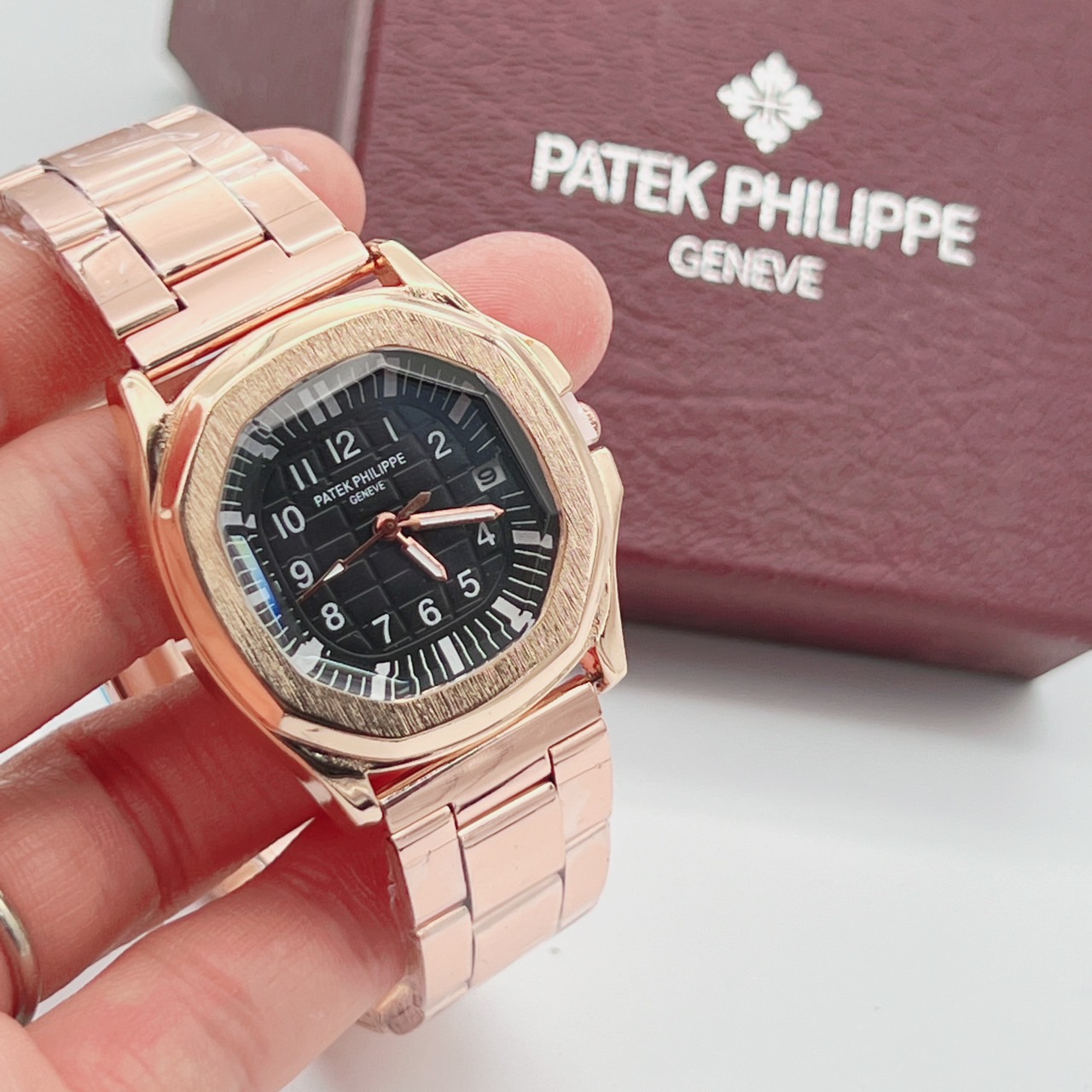 Watchtime นาฬิกาข้อมือแฟชั่นผู้หญิง ปาเตะ หน้าปัดล้อมเพชรขนาด 32 มม. ...
