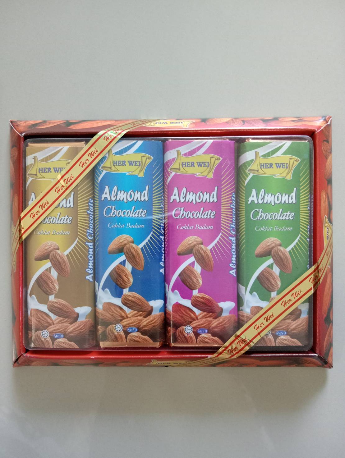 ็็HER WEI Almond Chocolate : ช็อคโกเเลตนมผสมอัลมอนด์ สินค้ามาเลเซีย ผลิตภัณฑ์ ฮาลาล อิสลามทานได้ ...