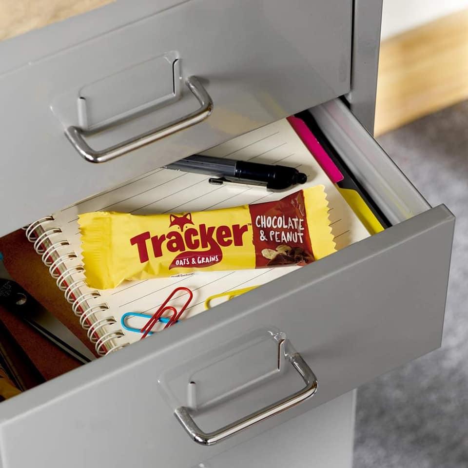 Tracker Oats Grains Chocolate Peanut Bars 5 x 23g 115g แทรคเกอร์ ข้าวโอ ...