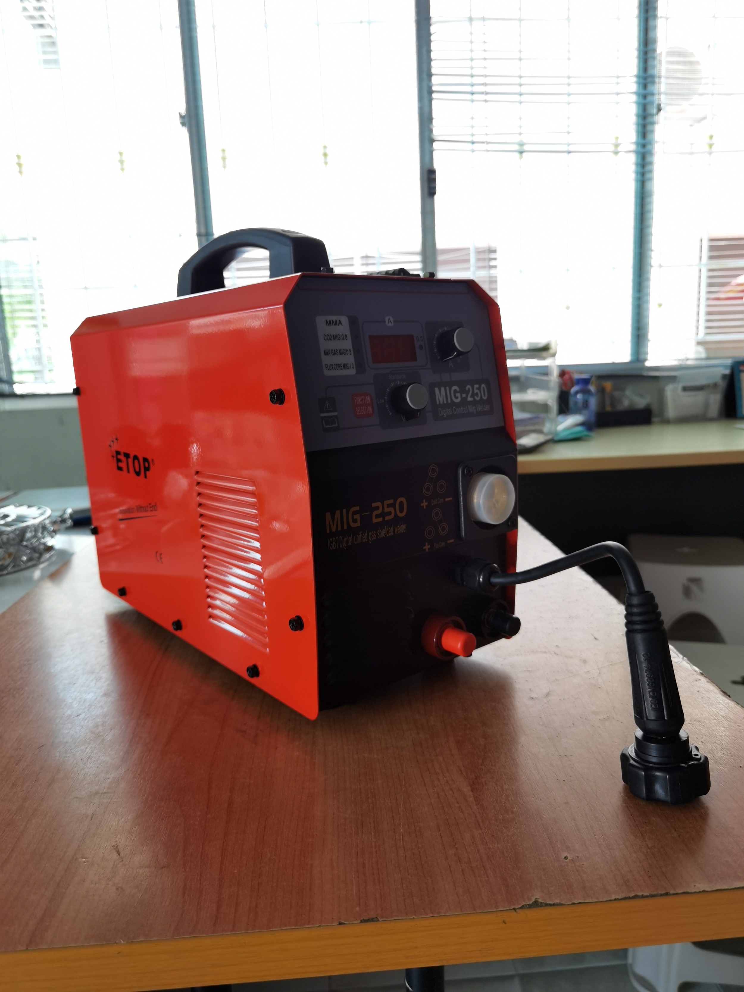 ตู้เชื่อมไฟฟ้า ETOP 2 ระบบ co2 รุ่น MIG-250 ของเเท้ TalayTools - Talay Tools - ThaiPick