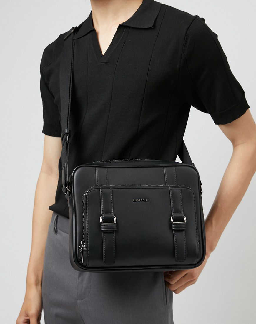 DAPPER กระเป๋าสะพายข้าง Double Buckle Crossbody Bag สีดำ - DAPPER - ThaiPick