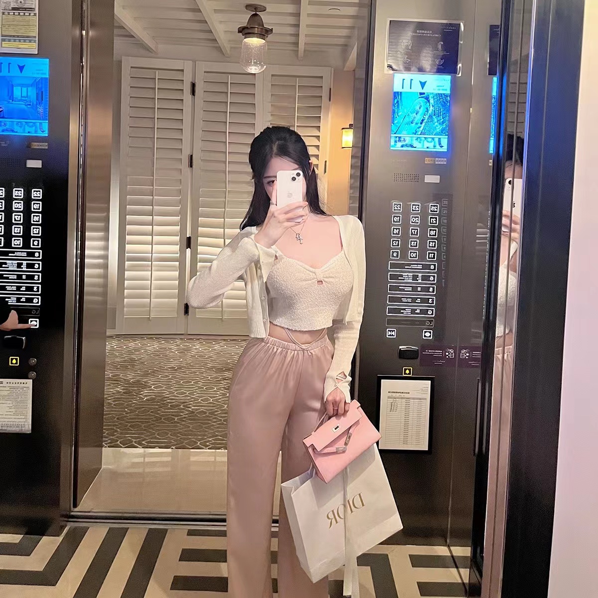 5K55 tichadaเสื้อครอปสายเดี่ยวไหมพรม น่ารักๆ (พร้อมส่ง) | Lazada.co.th